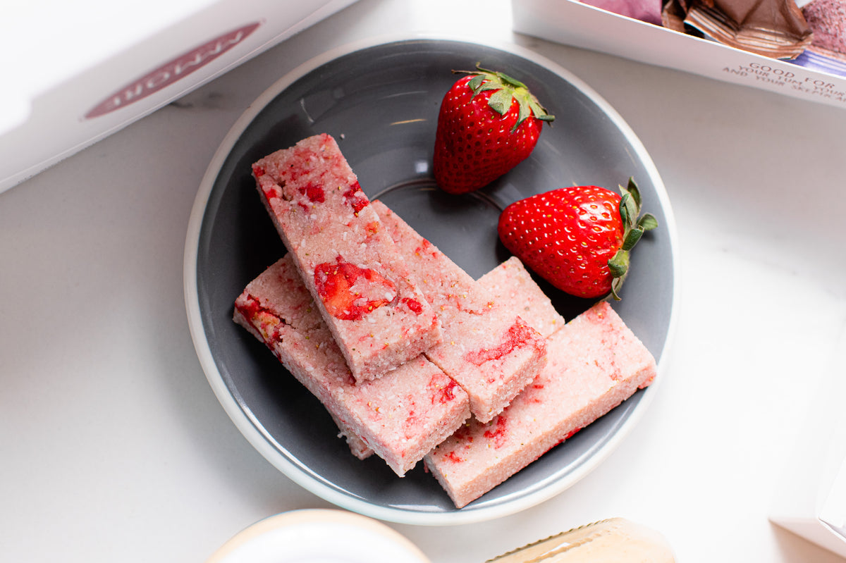 Strawberry Finger – MMMORE